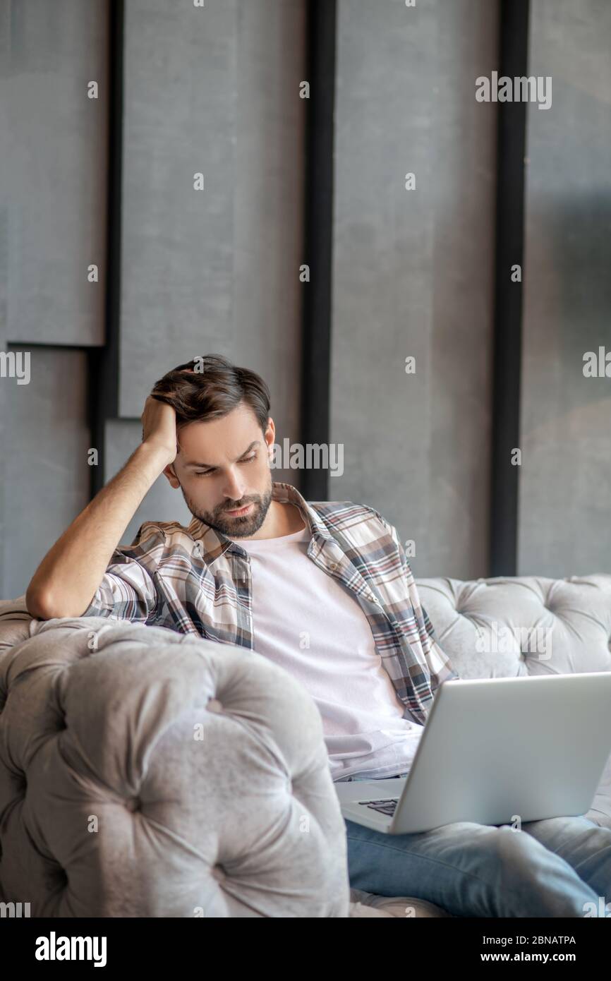 Interior dark room video hi-res stock photography and images - Alamy