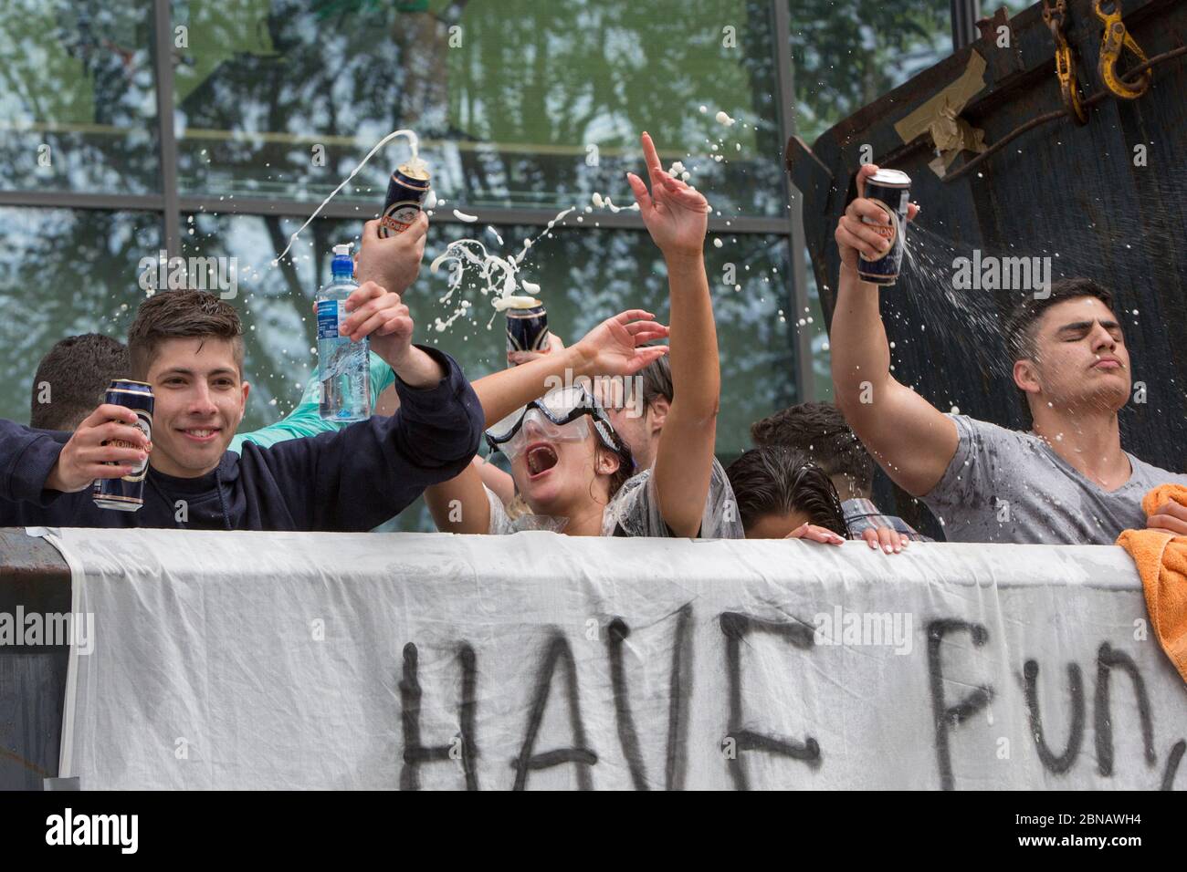 Pupils celebrate hi-res stock photography and images - Alamy