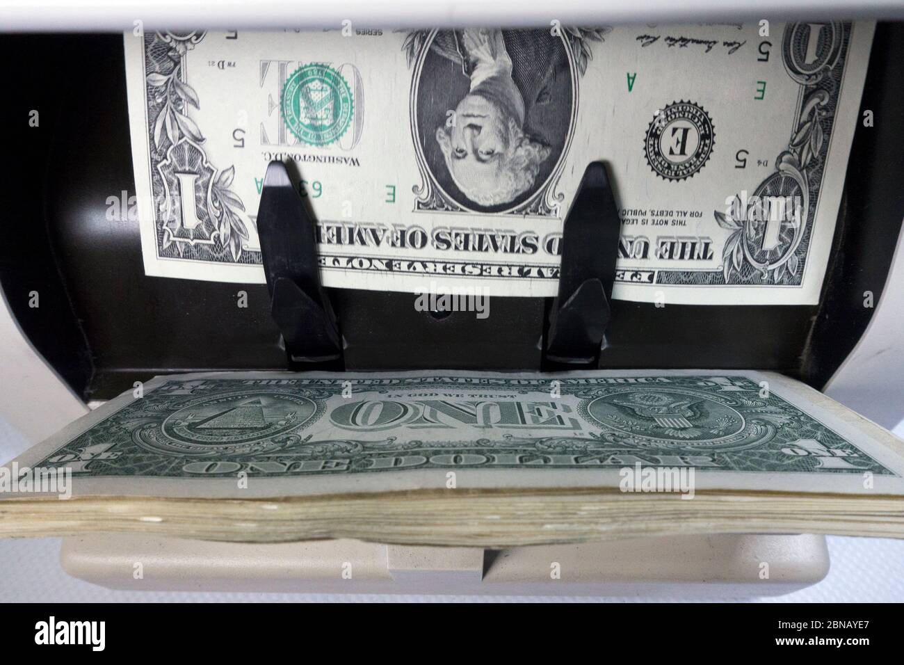 electronic money counter machine with American dollars Stock Photo - Alamy