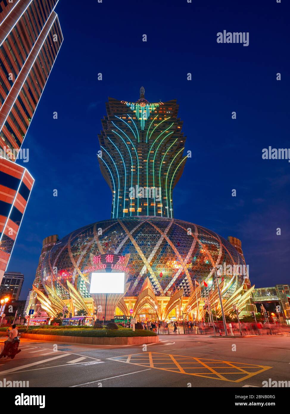 Illuminated landmark night hi-res stock photography and images - Alamy
