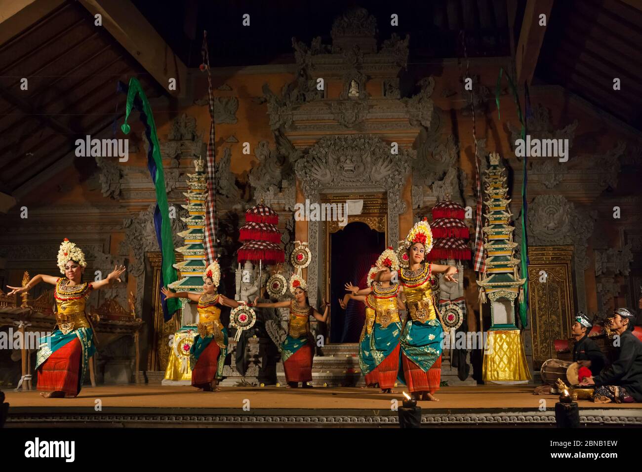 Indonesia bali gamelan traditional indonesian hi-res stock photography ...