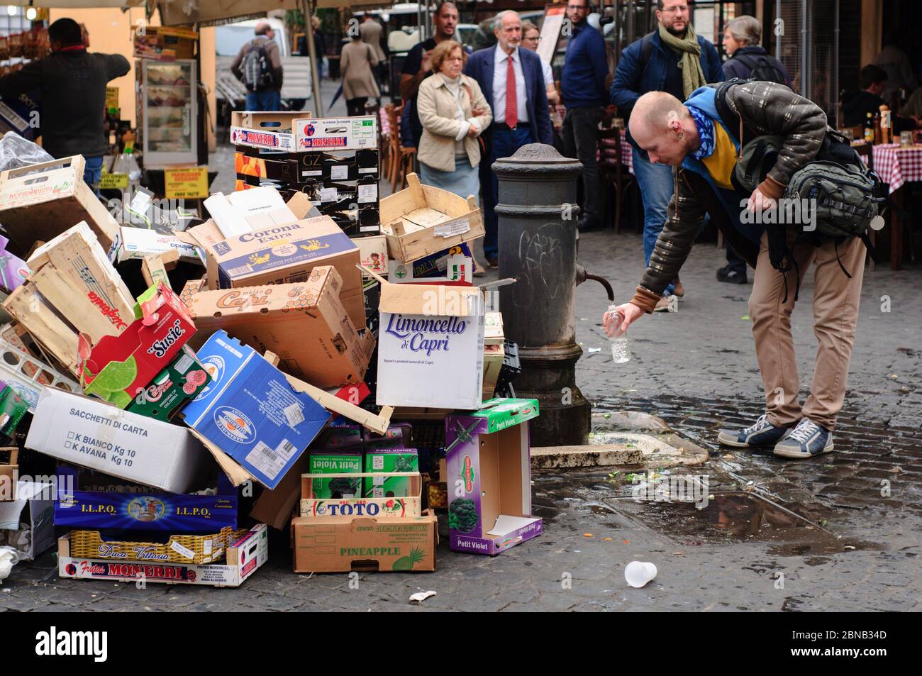 Dirty market hi-res stock photography and images - Alamy
