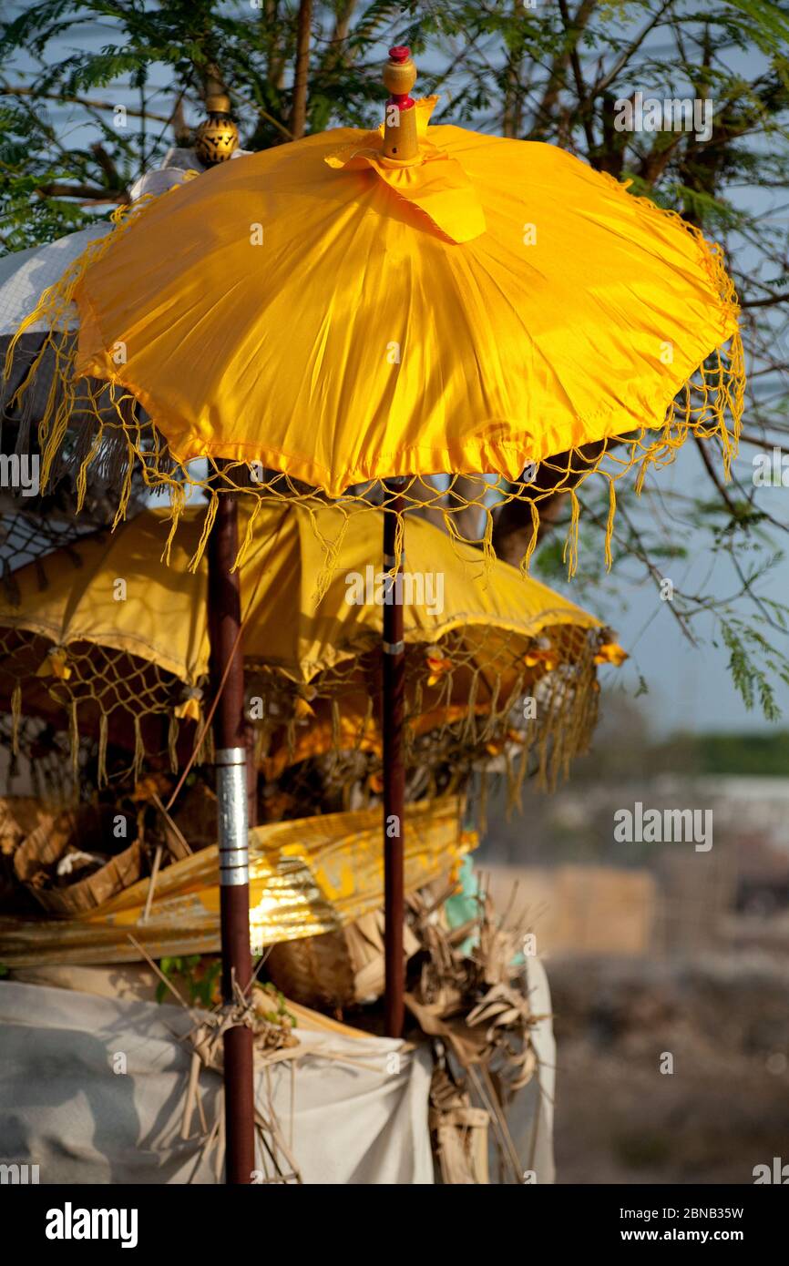 Bali indonesia balinese umbrella hi-res stock photography and images ...