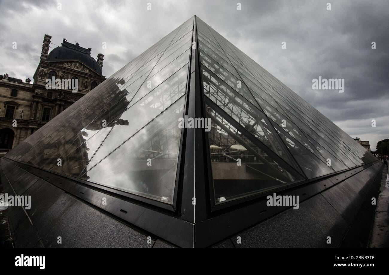 Louvre palace and tour eiffel hi-res stock photography and images - Alamy