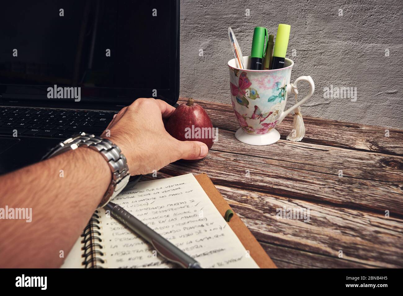 Cartoon apple school symbol icon hi-res stock photography and images ...