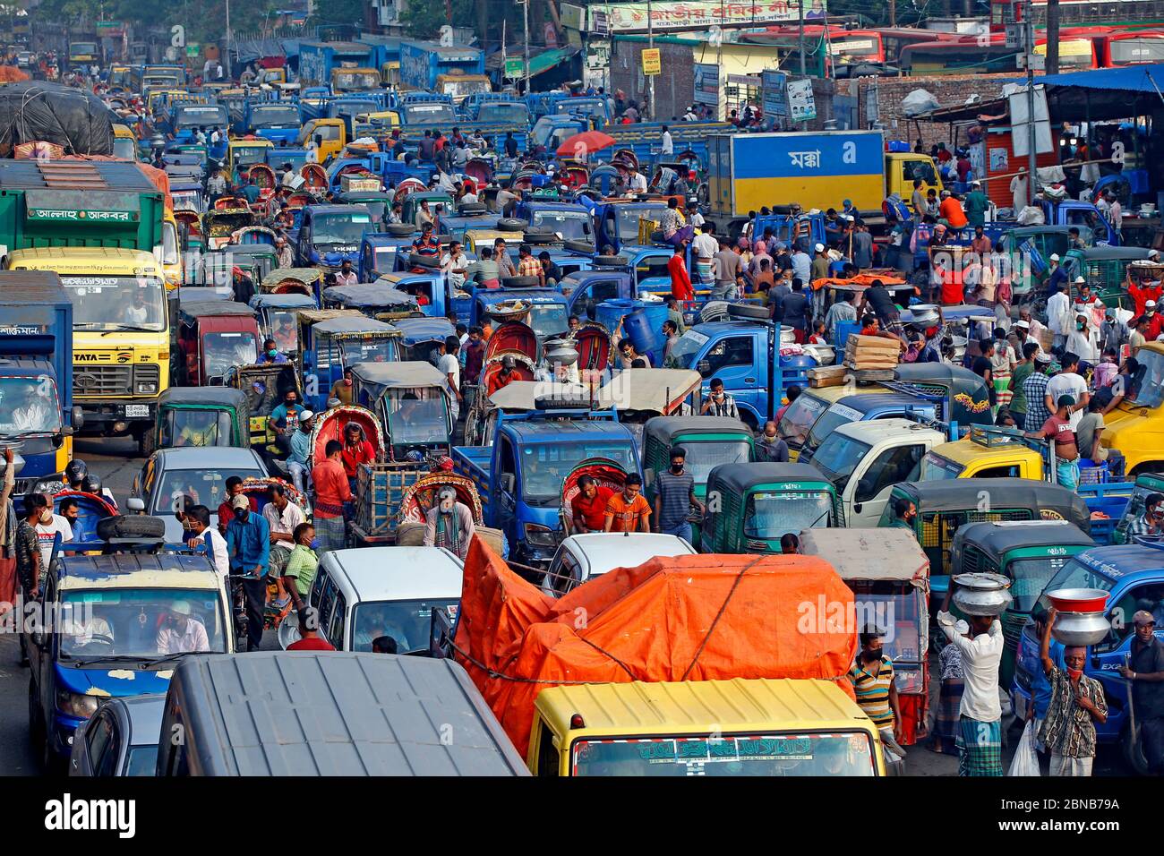 The swarming crowd of people at the kitchen market in the capital’s ...