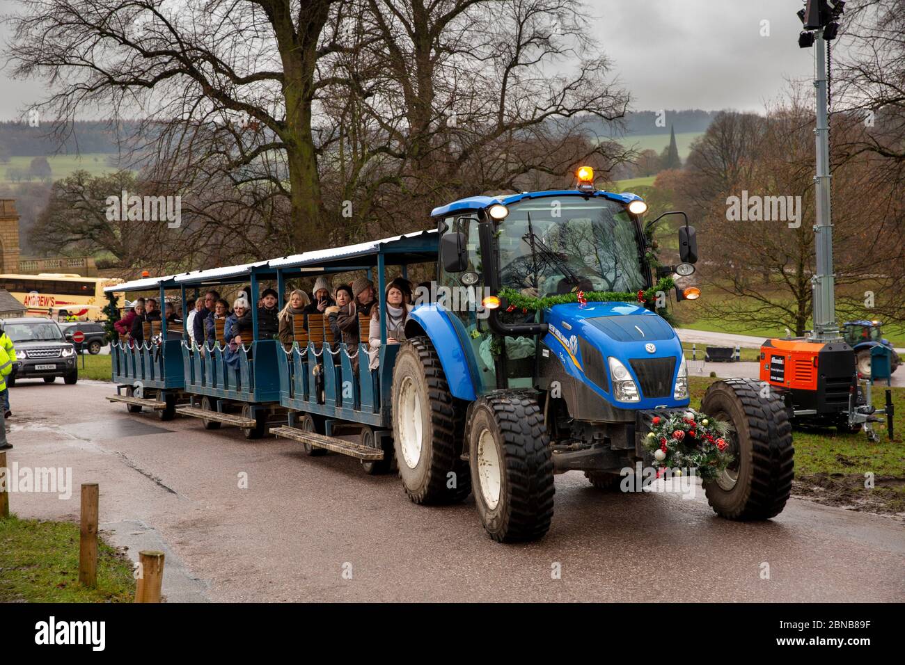 UK, England, Derbyshire, Edensor, Chatsworth House, Christmas Market ...
