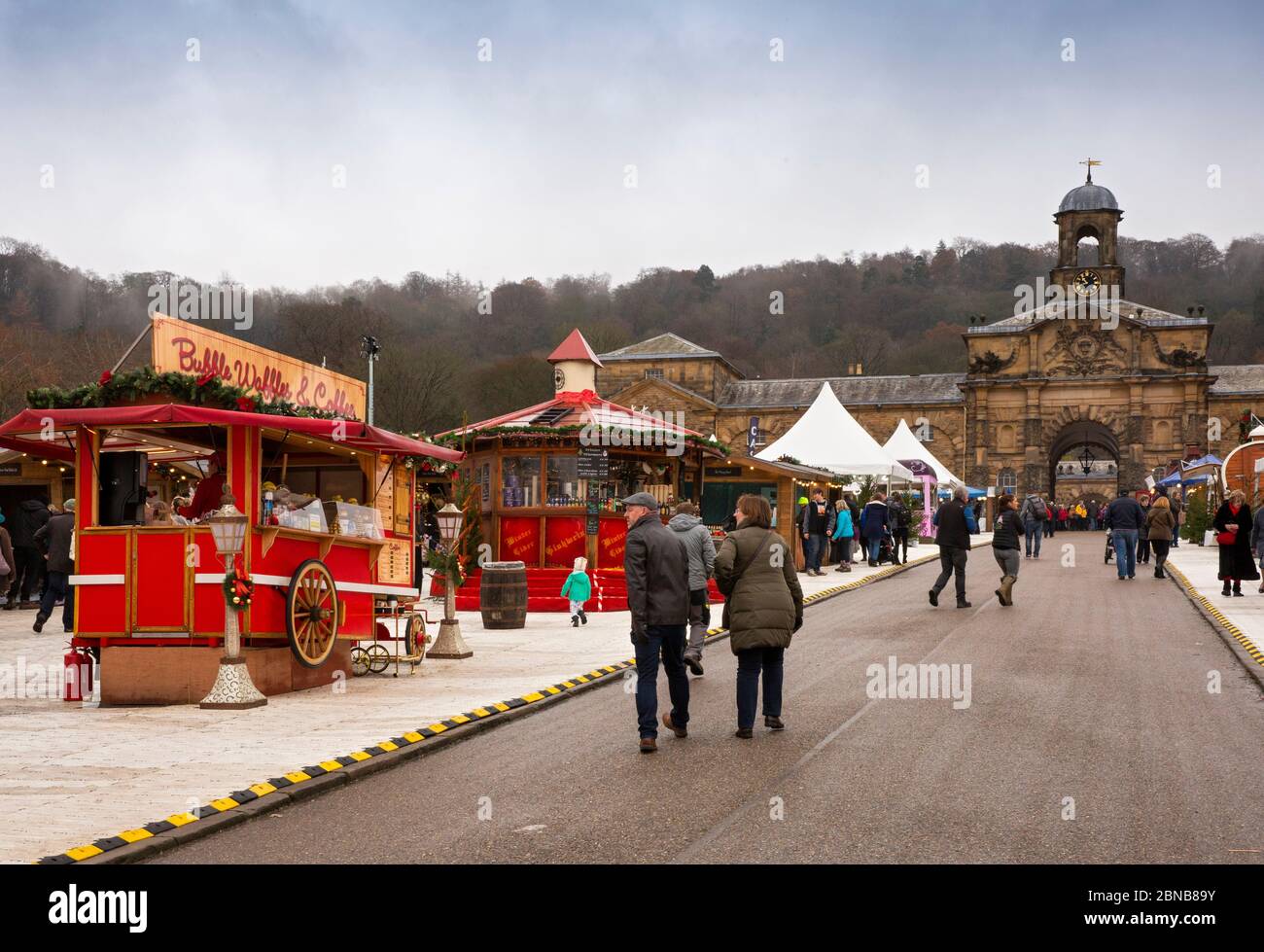 UK, England, Derbyshire, Edensor, Chatsworth House, Christmas Market ...
