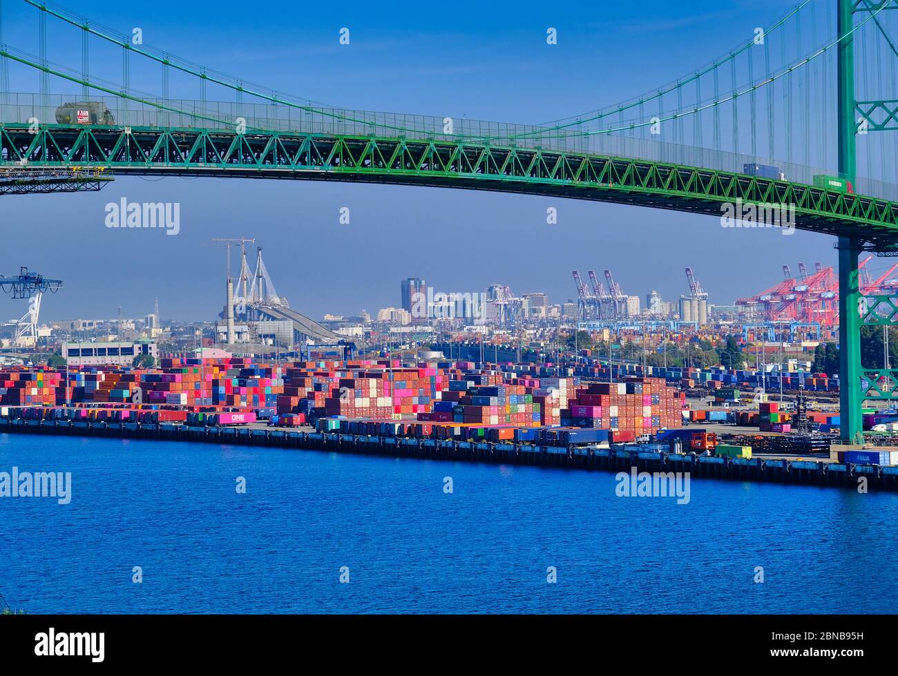 Vincent Thomas Bridge Over Freight Stock Photo - Alamy