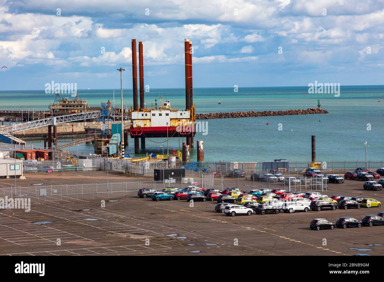 A drilling Rig in Ramsgate Royal Harbour, Kent, UK Stock Photo - Alamy