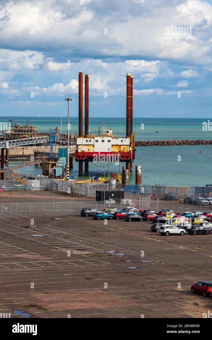 A drilling Rig in Ramsgate Royal Harbour, Kent, UK Stock Photo - Alamy