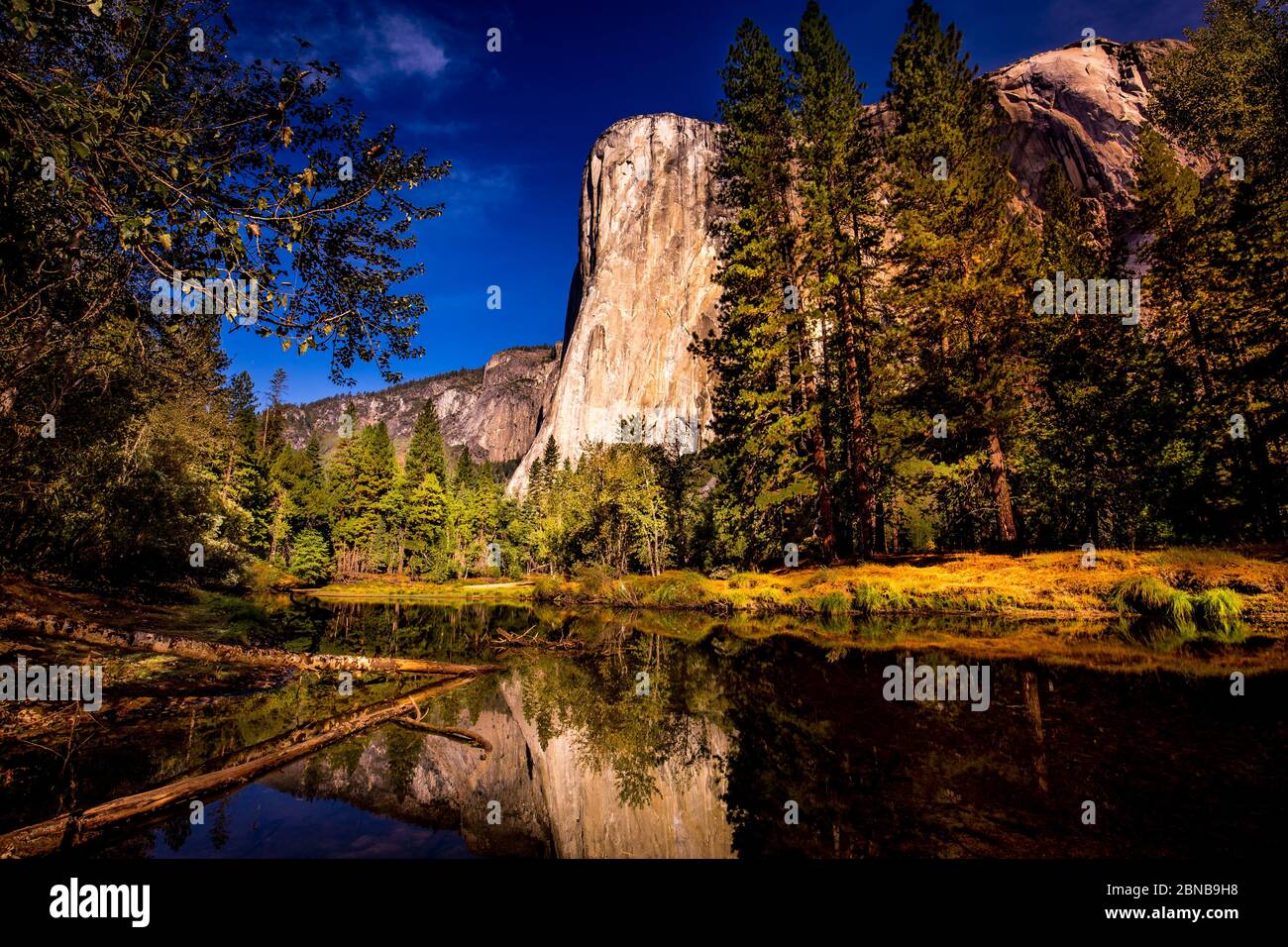 World famous rock climbing wall of El Capitan, Yosemite national park ...