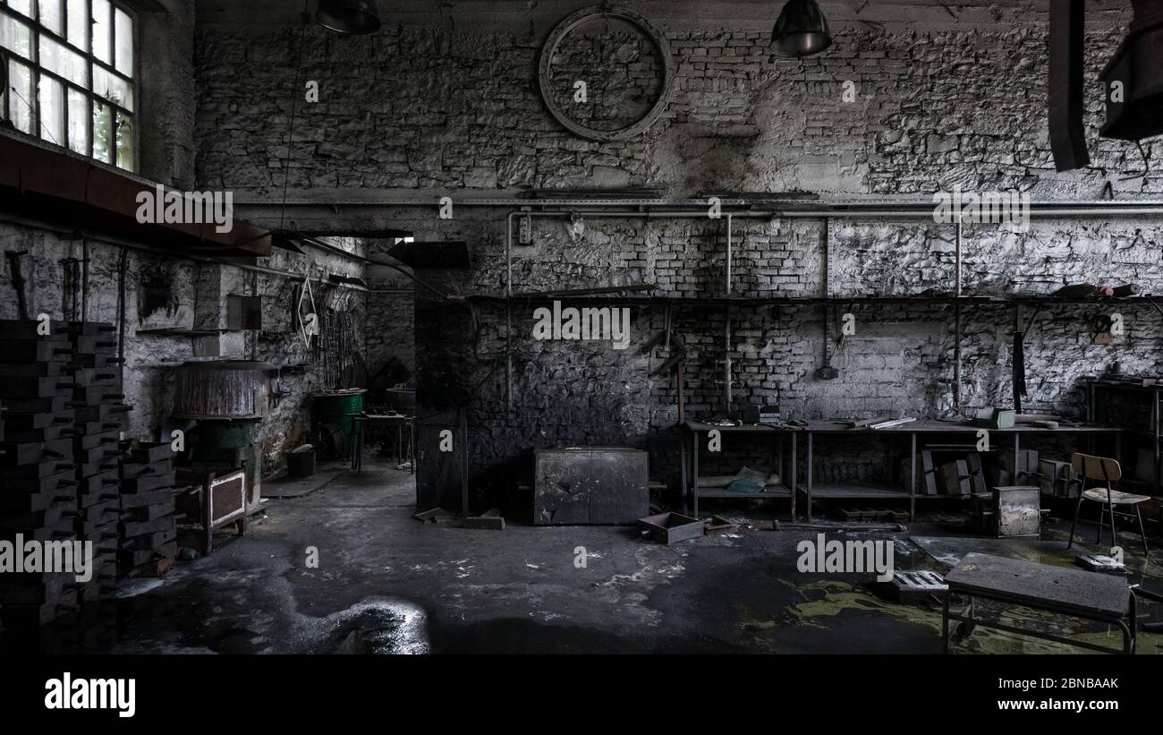 Messy building with a concrete brick wall Stock Photo - Alamy