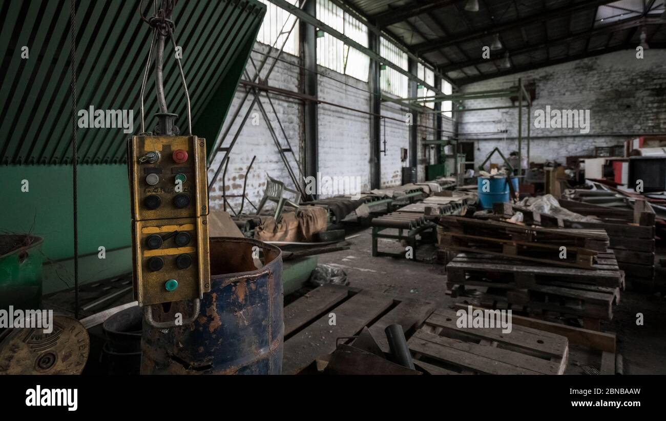Messy room full of junk of an abandoned building Stock Photo - Alamy