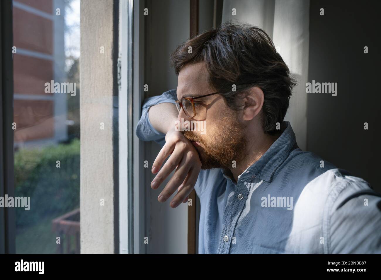 Man longing looking window hi-res stock photography and images - Alamy