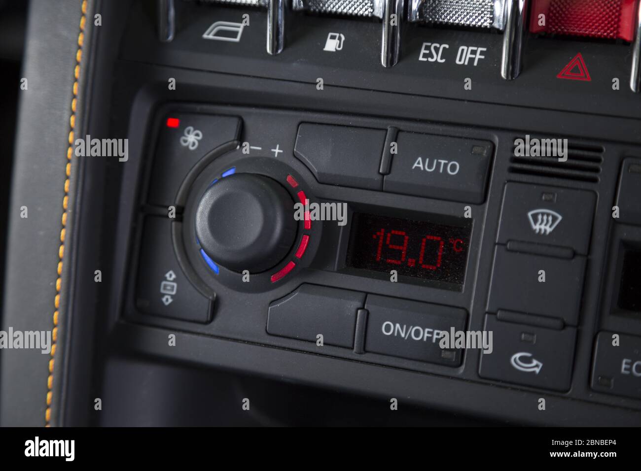 Infotainment screens hi-res stock photography and images - Alamy