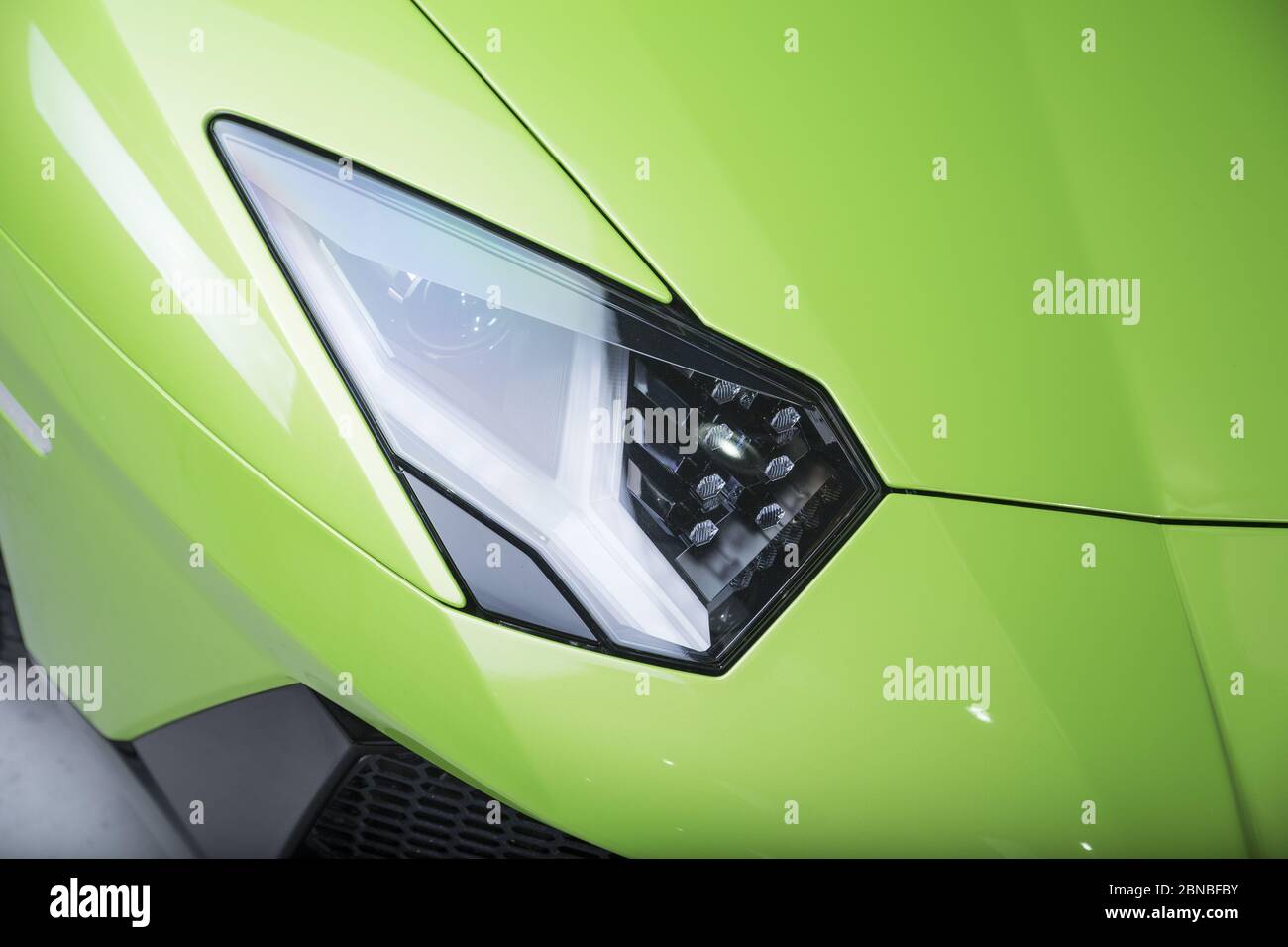 Metallic green car hi-res stock photography and images - Alamy