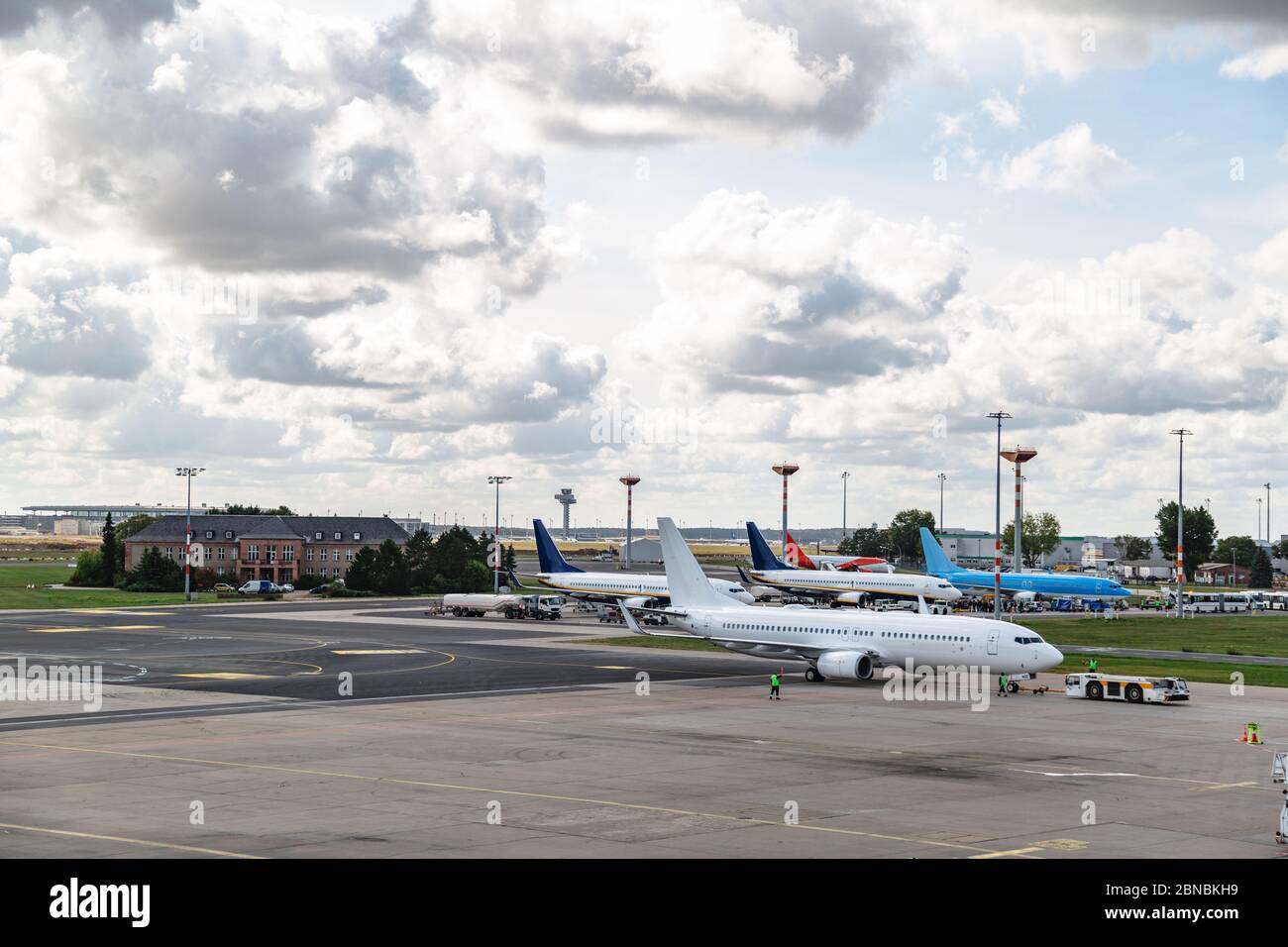 Loading cargo on big plane hi-res stock photography and images - Alamy