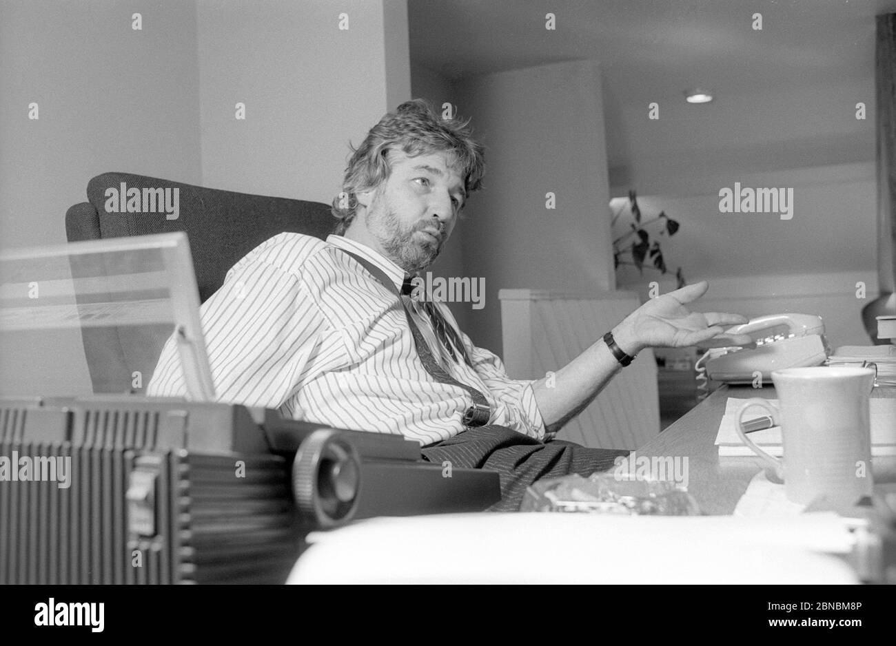 Playwright Willy Russell in his Liverpool office, 1988 Stock Photo - Alamy