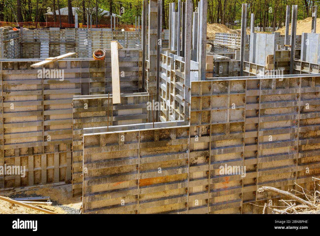 Metal formwork for foundation the construction of a concrete pit ...