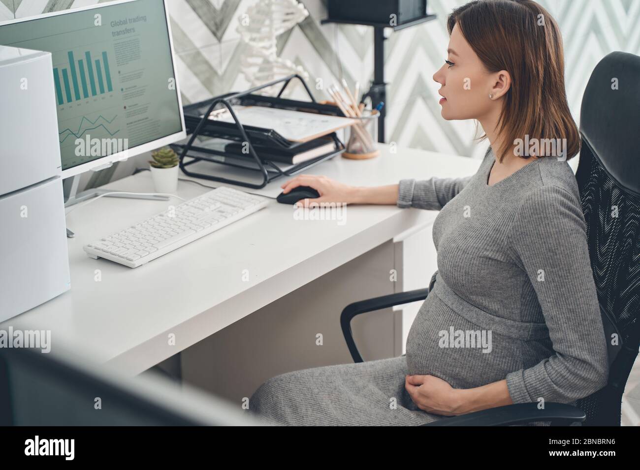 Trading mom hi-res stock photography and images - Alamy