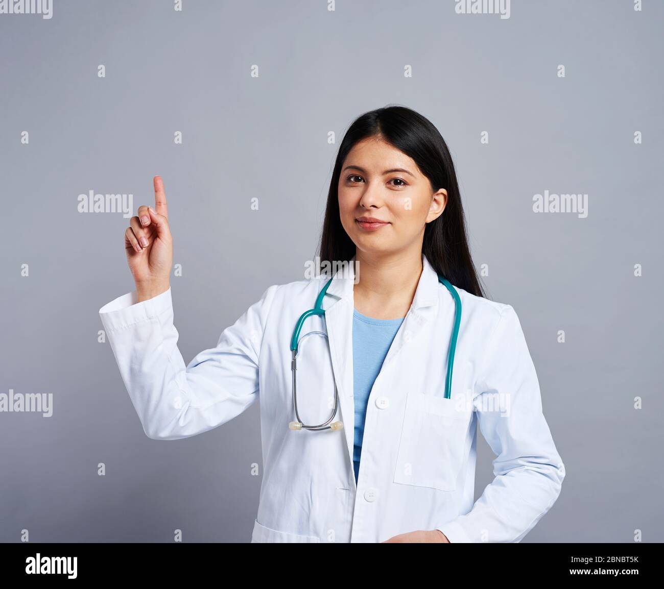 Asian female doctor pointing hi-res stock photography and images - Alamy