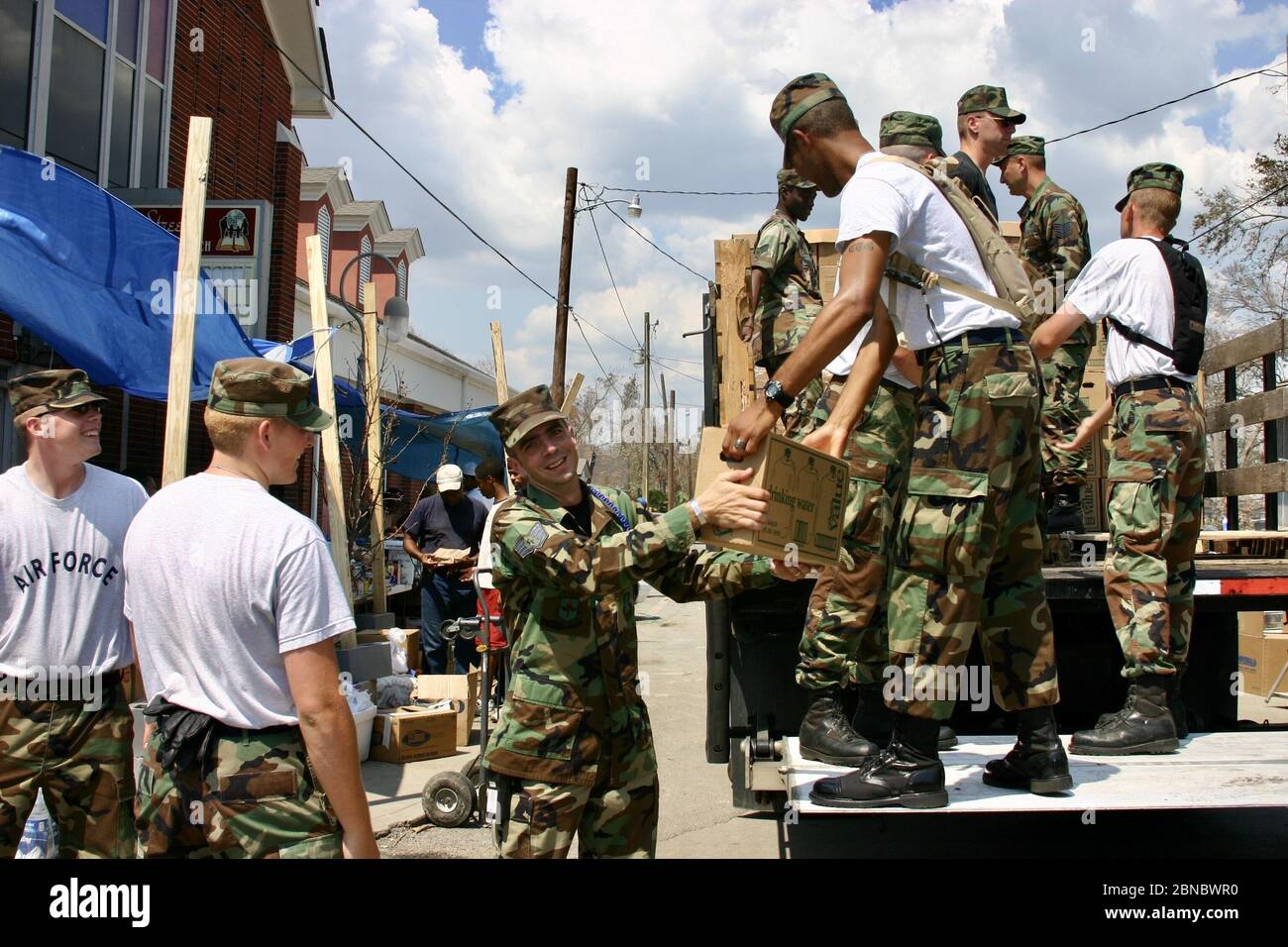 BILOXI, UNITED STATES - Sep 06, 2005: Air Force personnel deliver ...
