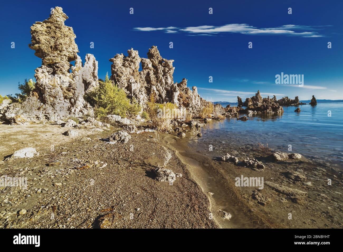 Beautiful shot of Tufa Towers at Mono Lake Tufa State Natural Reserve ...