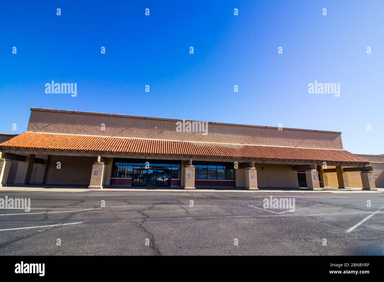Empty Retail Store Front Building Stock Photo - Alamy Empty Retail Store Front Building Stock Photo - Alamy
