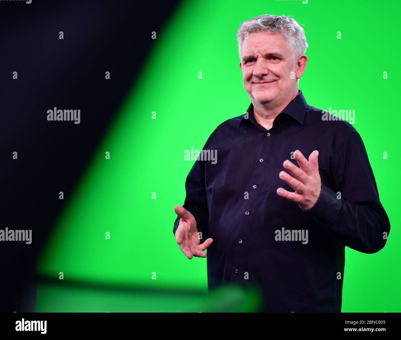 Potsdam, Germany. 08th May, 2020. Uwe Schönfeld, sign language ...