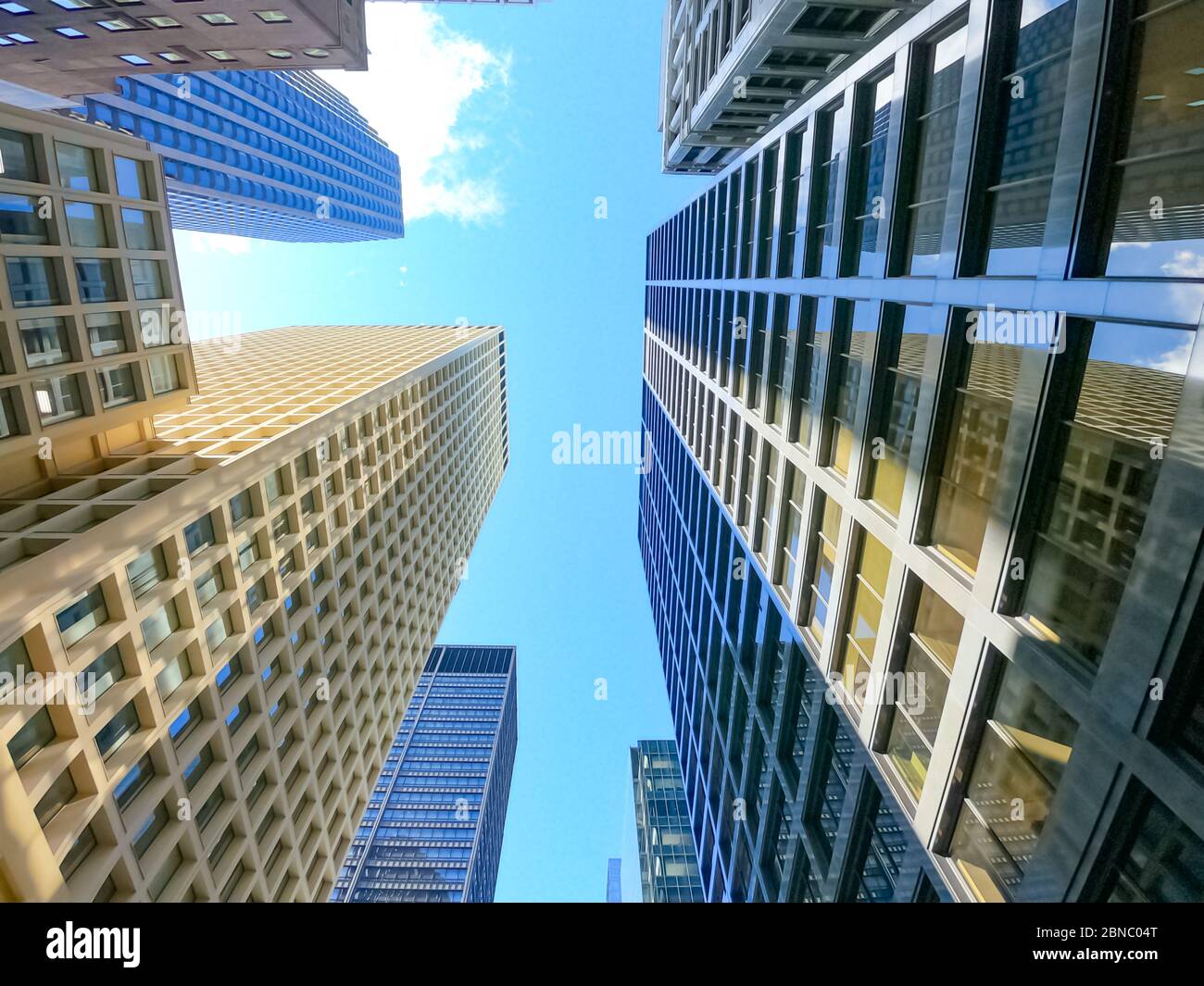 Upward view of chicago skyscrapers and tall office buildings ...