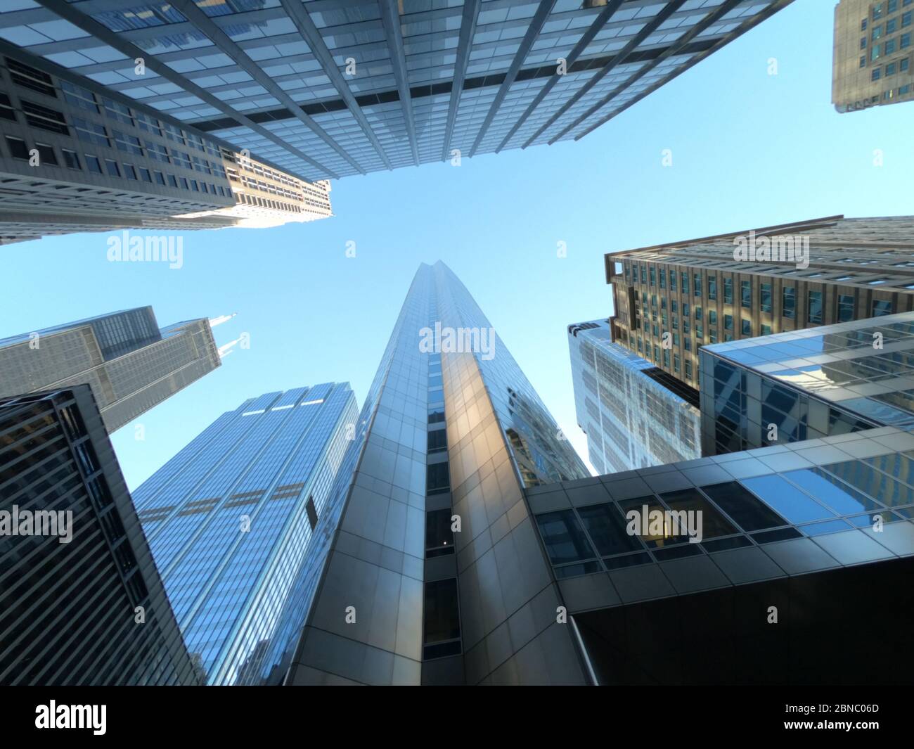 Upward view of chicago skyscrapers and tall office buildings ...