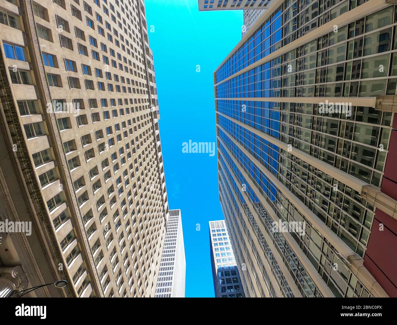 Upward view of chicago skyscrapers and tall office buildings ...