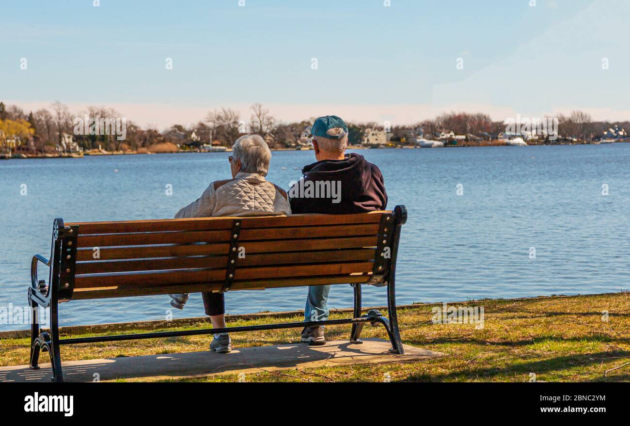 Elderly woman sitting rear view bench hi-res stock photography and ...