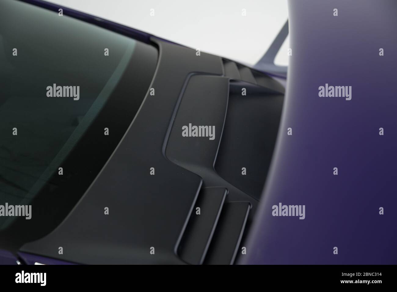 Purple sportscar hi-res stock photography and images - Alamy