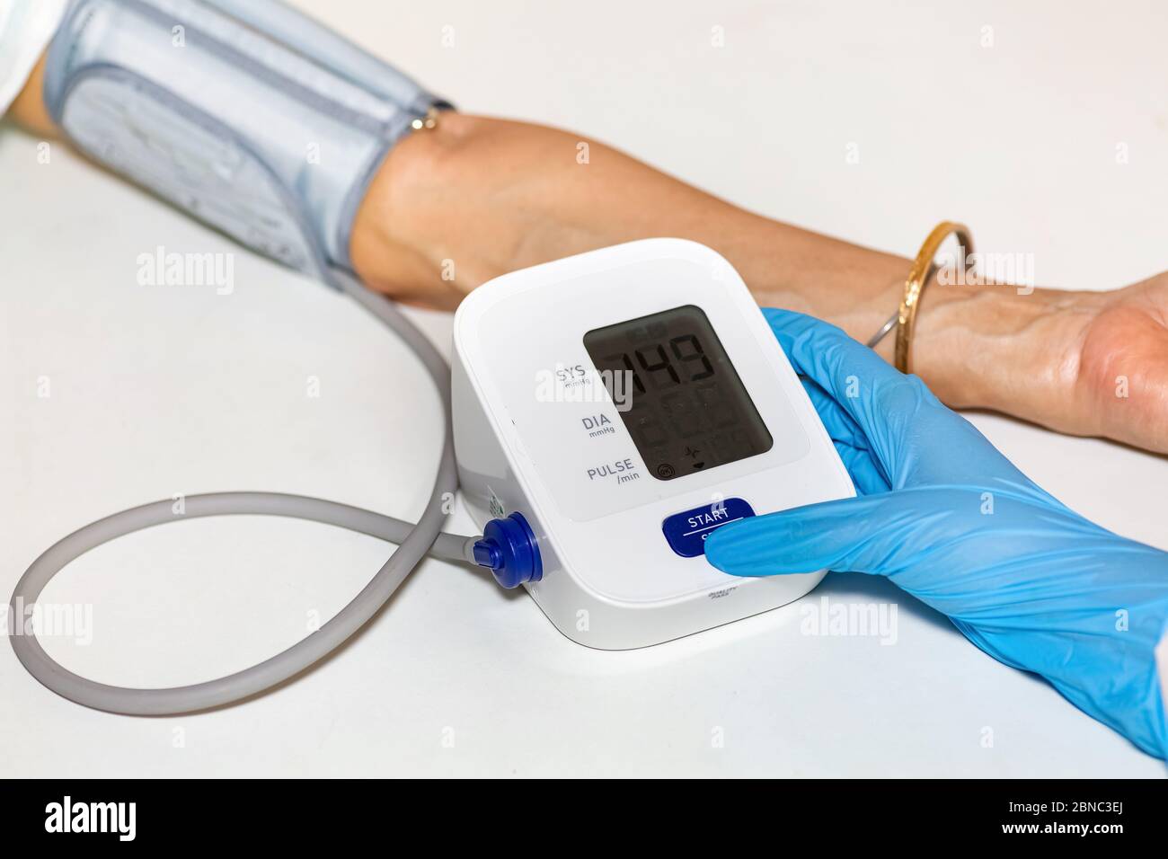 Female medical examiner hi-res stock photography and images - Alamy