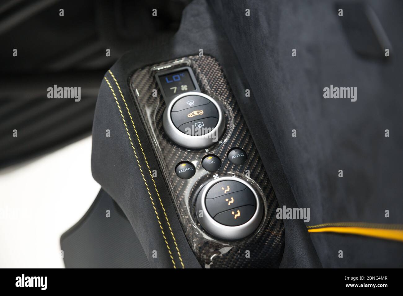 Car icon sign buttons hi-res stock photography and images - Alamy