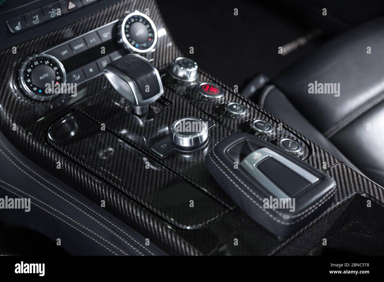 Gear shift and control buttons of a black car Stock Photo - Alamy