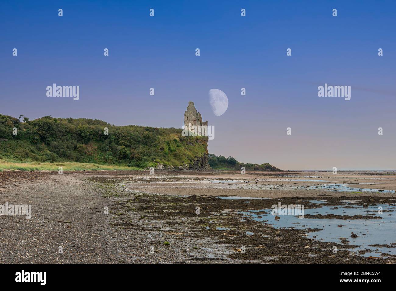 Dunure castle beach hi-res stock photography and images - Alamy