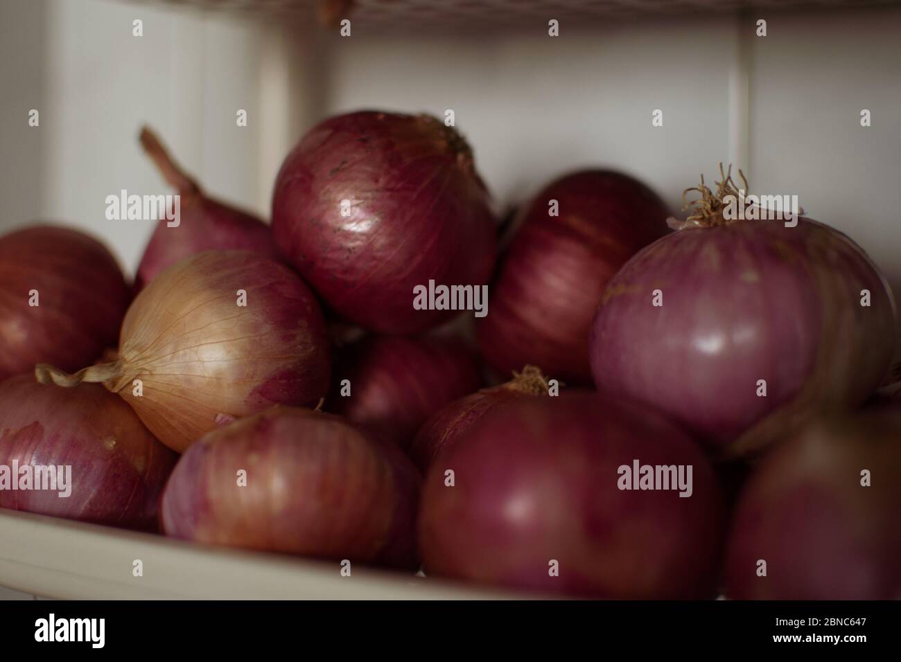 Stack of onions Stock Photo - Alamy