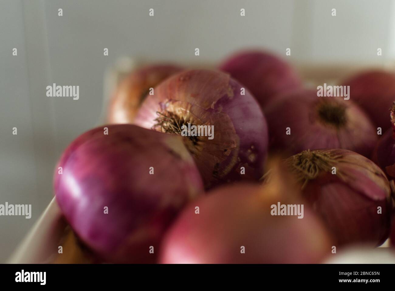 Stack of onions Stock Photo - Alamy