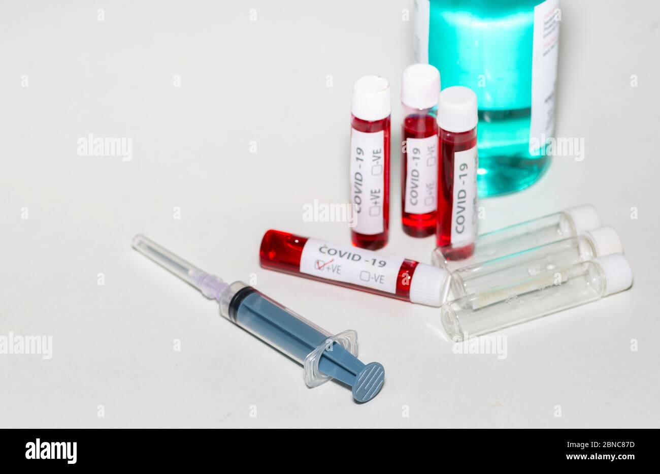 Injection syringe hi-res stock photography and images - Alamy