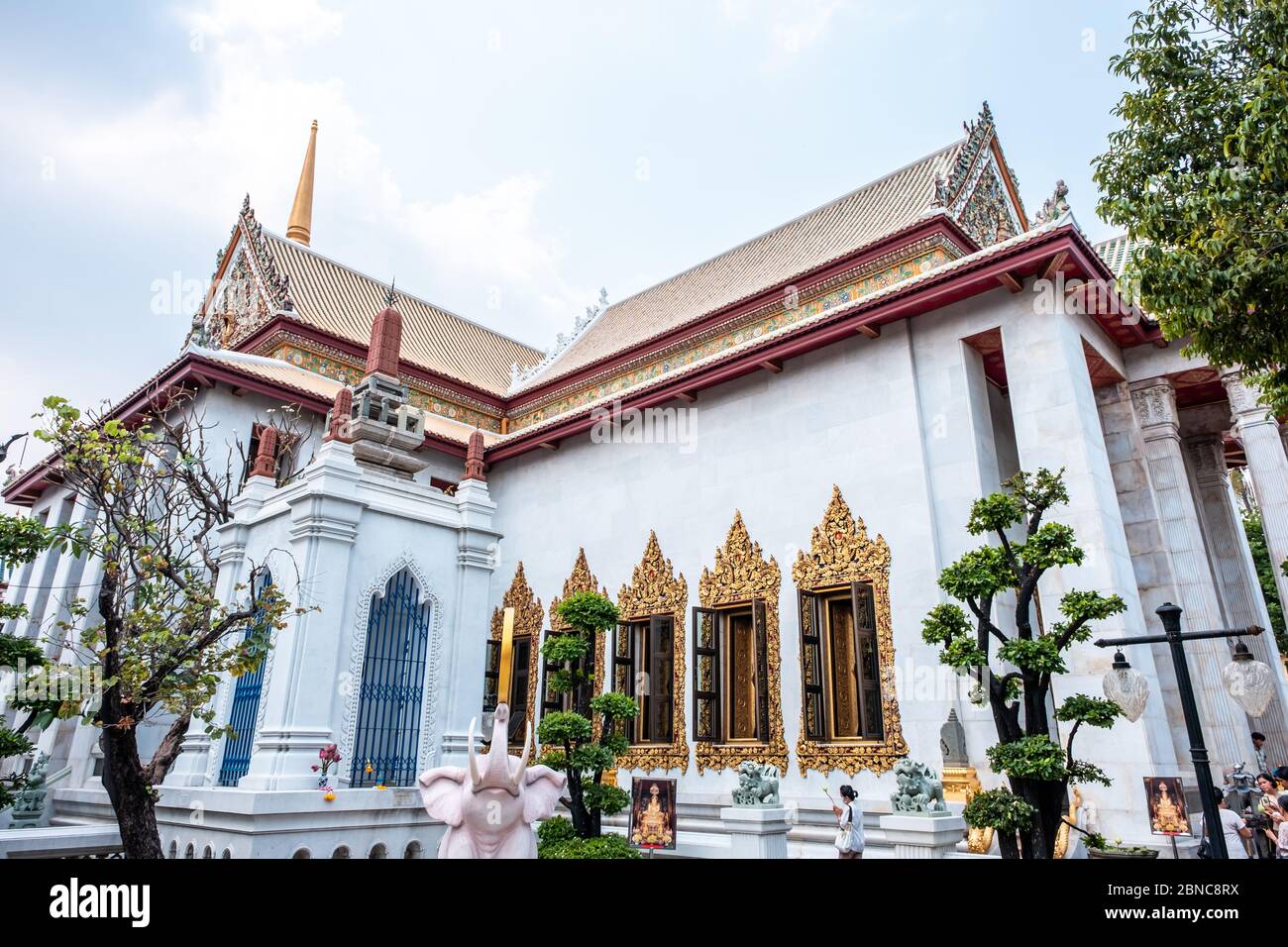 Name of this temple " Wat Bowonniwet Vihara Temple " the temple is ...