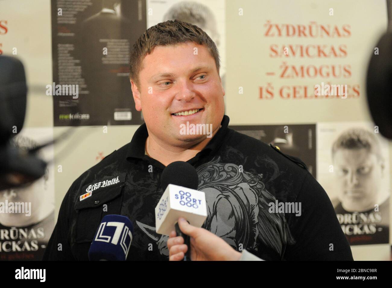 World's strongest man hi-res stock photography and images - Alamy