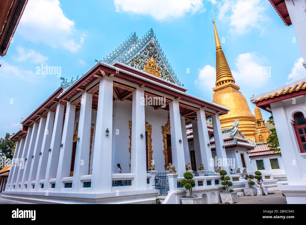 Name of this temple " Wat Bowonniwet Vihara Temple " the temple is ...