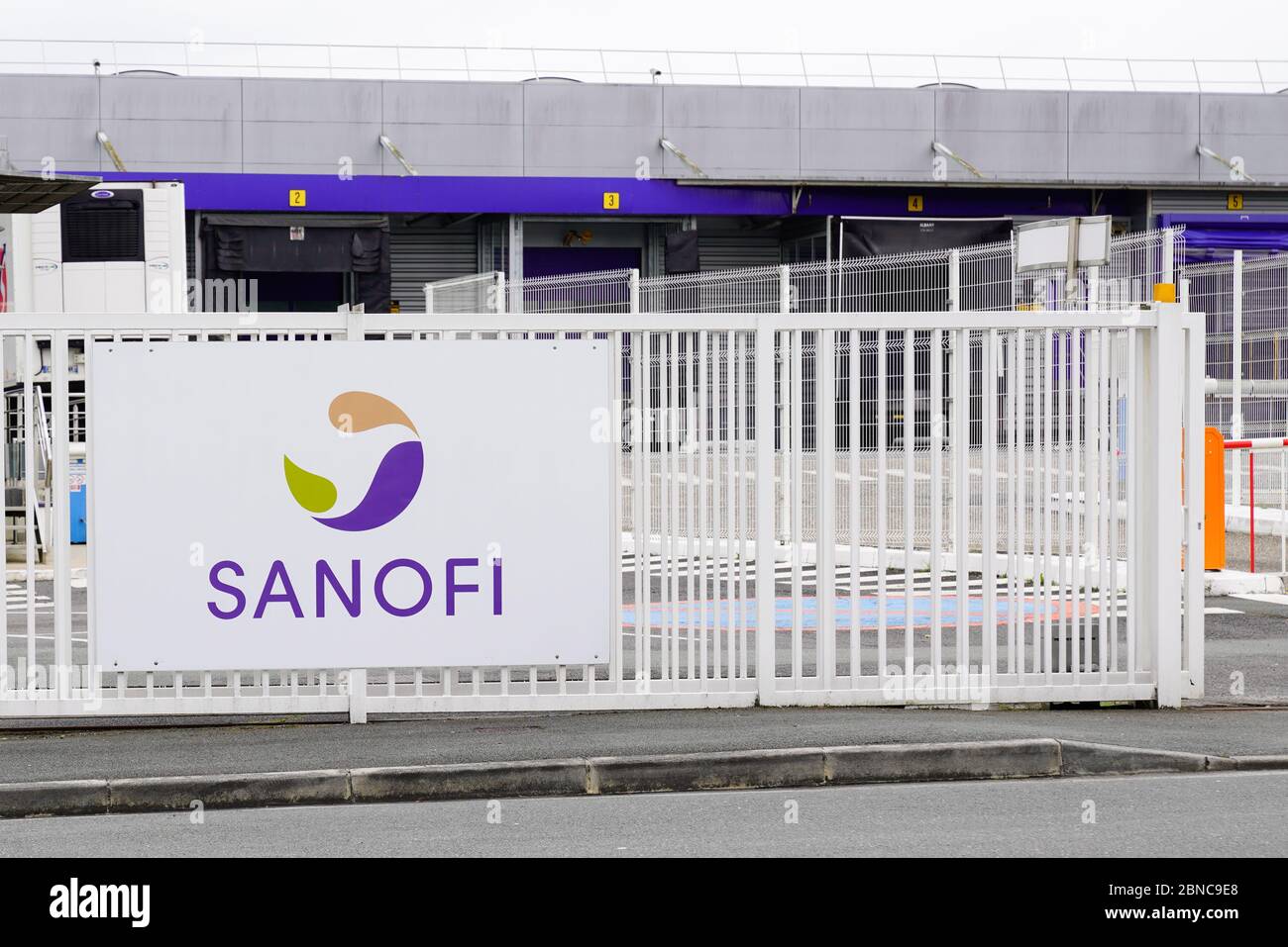 Sanofi building signage hi-res stock photography and images - Alamy
