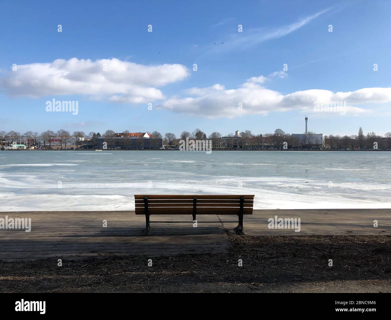 Wooden bench on the lake Maschsee shore in Hannover, Germany Stock ...