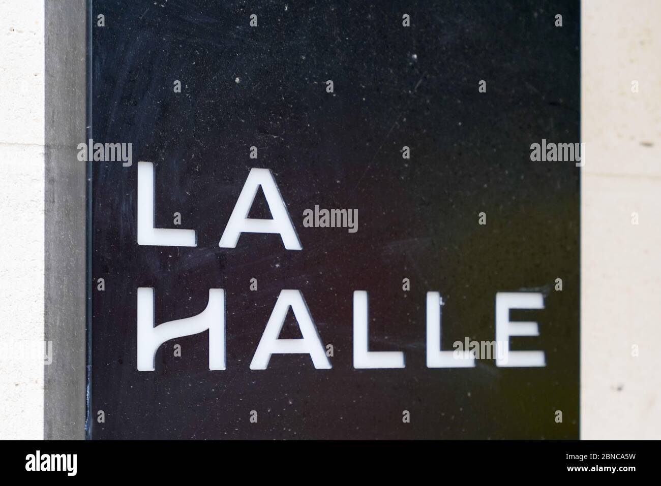 La halle logo hi-res stock photography and images - Alamy