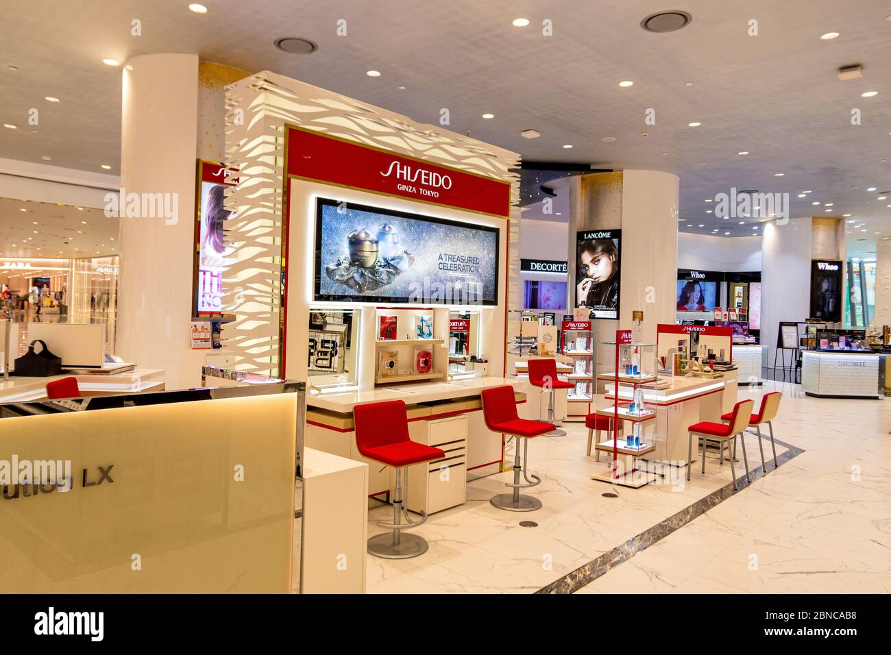 Luxury cosmetic store counter hi-res stock photography and images - Alamy