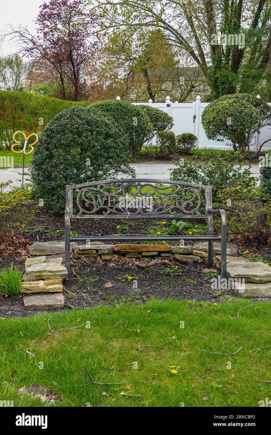 Secluded park bench hi-res stock photography and images - Alamy